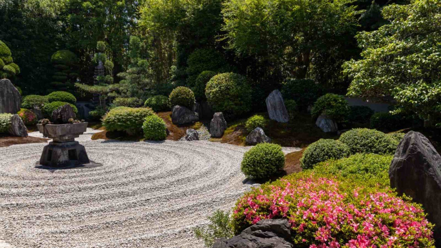 Zen Garden Guide: What is it + Tips and Ideas to Get Started | Planet ...
